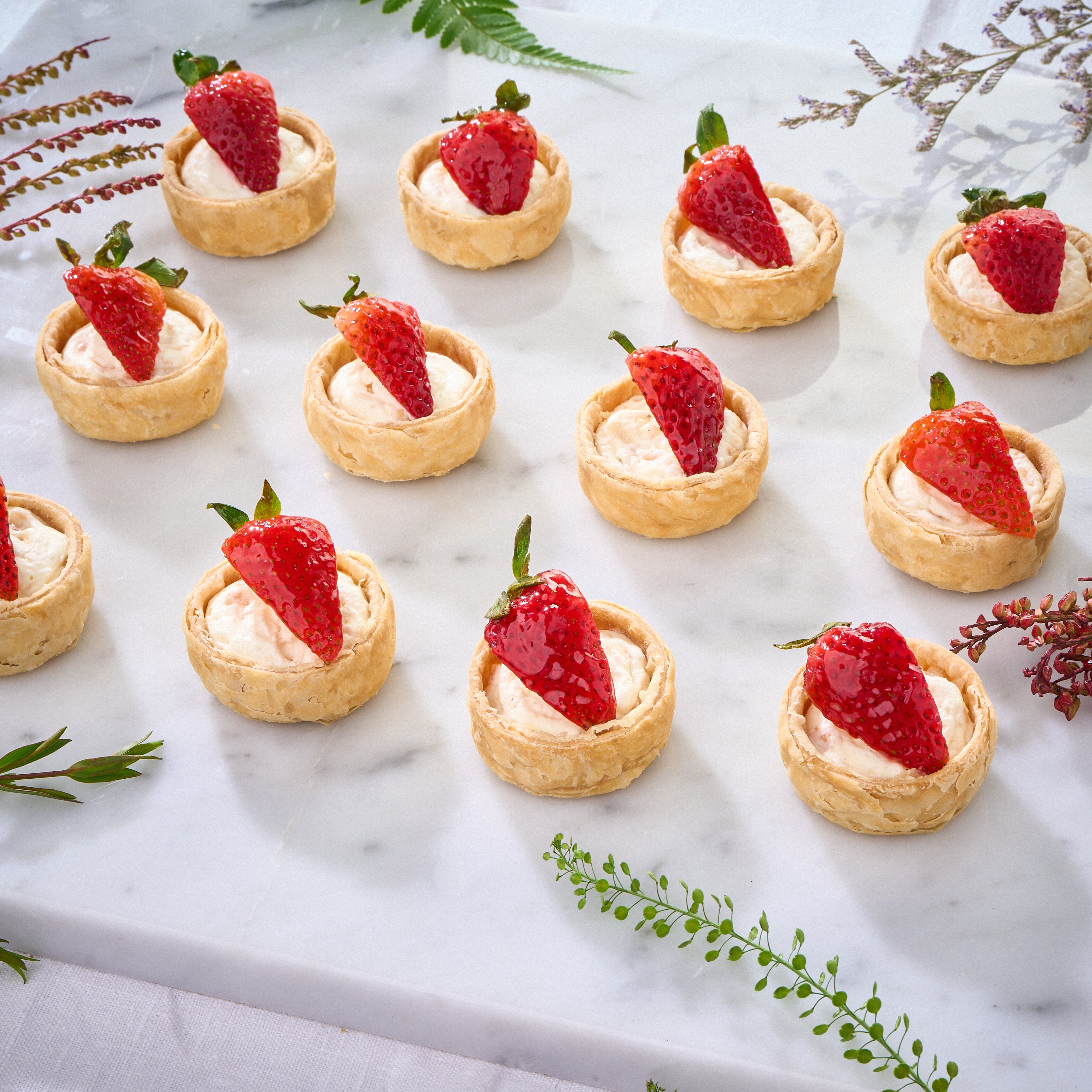 Lychee Strawberry Mini Fruit Tart (Box of 12) – All Things Delicious