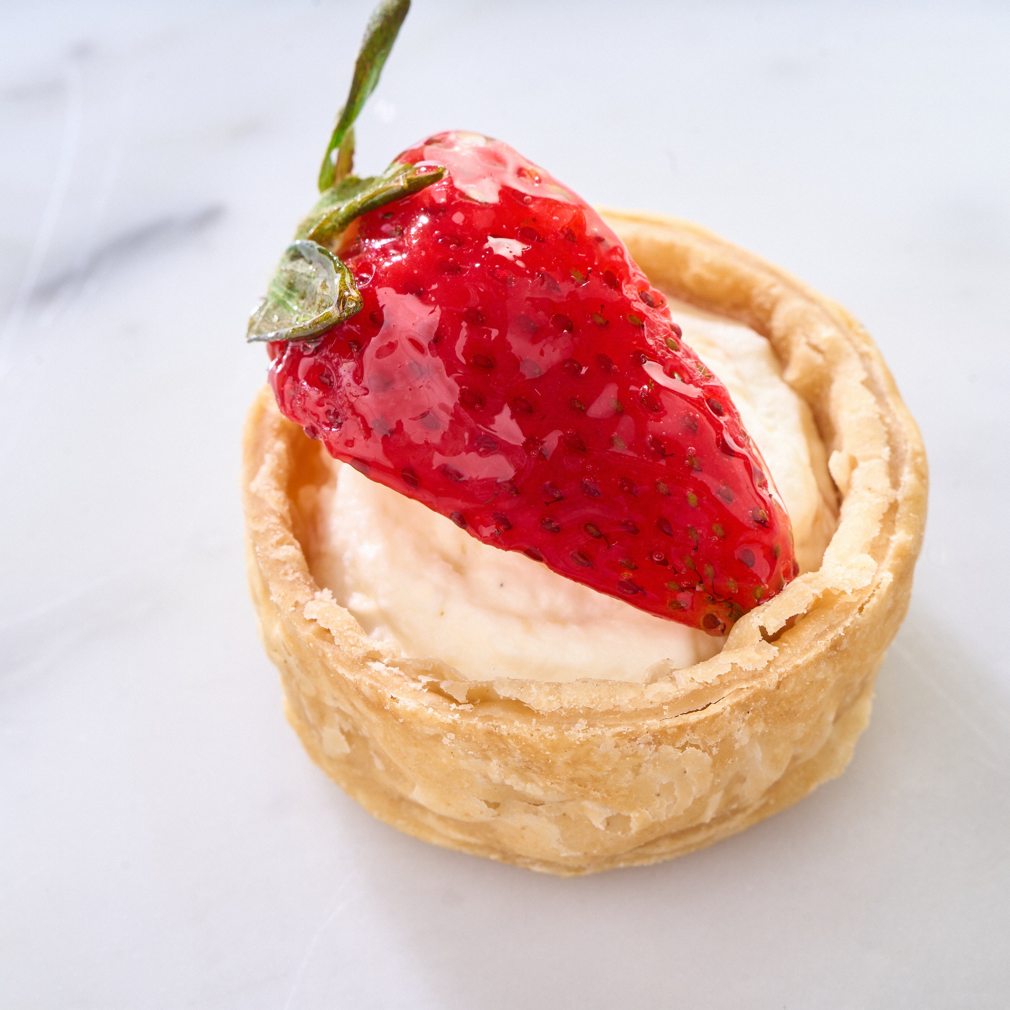 Lychee Strawberry Mini Fruit Tart (Box of 12) – All Things Delicious